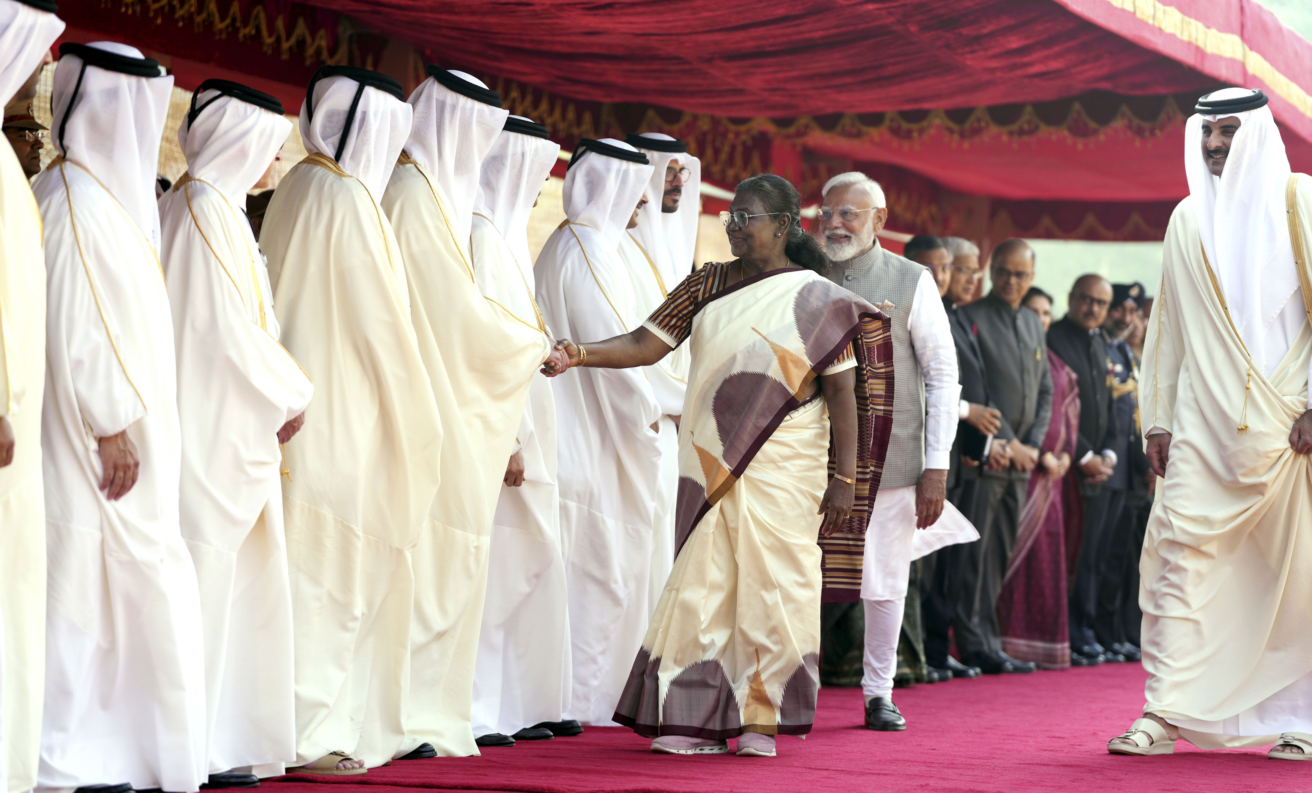 PM Modi welcomes Amir of Qatar at Hyderabad House