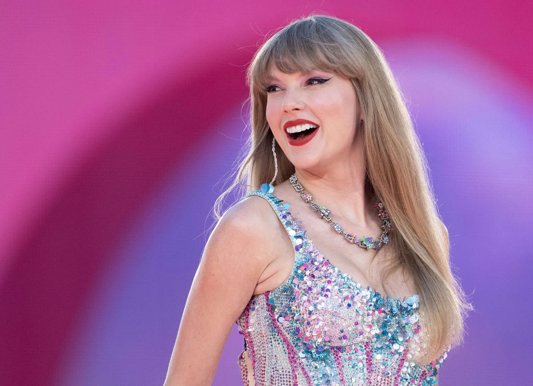Taylor Swift decides to keep Taylor Swift decides to keep