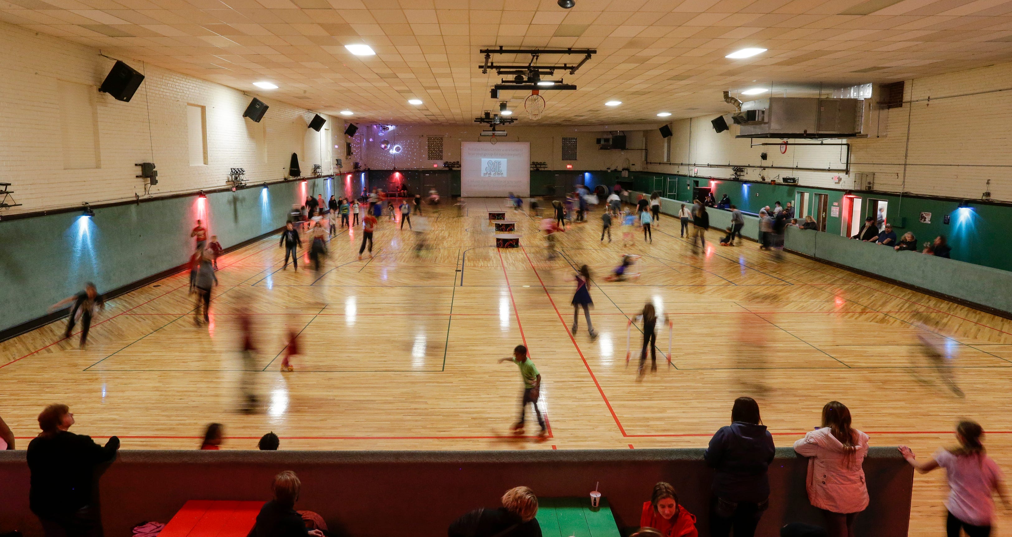 Watch Porta Potty Races, roll to '90s Skate Night & more in Manitowoc ...