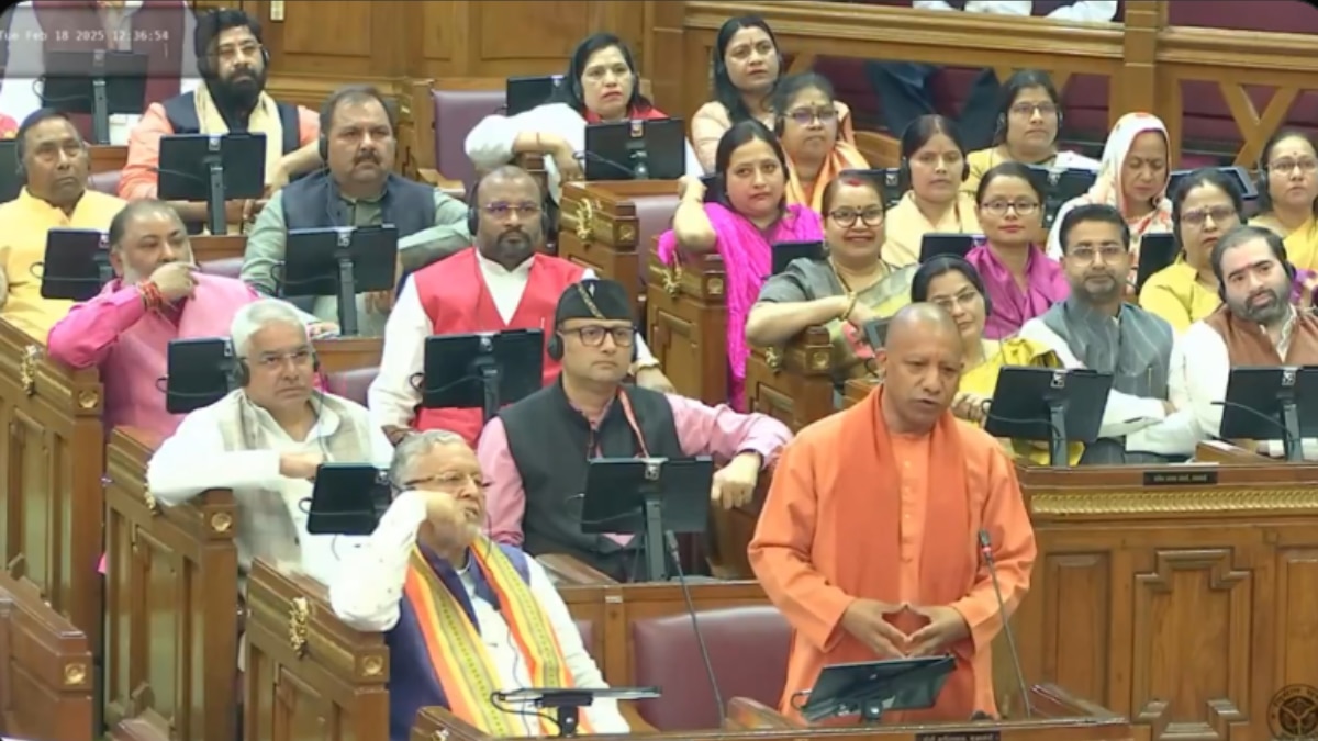 UP CM Yogi Slams SP On Use Of Urdu And English Over Bundelkhandi ...