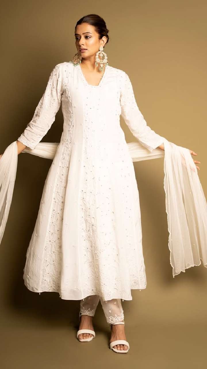 Priya Mani's 7 Exclusive Ethnics For Pooja At Home!