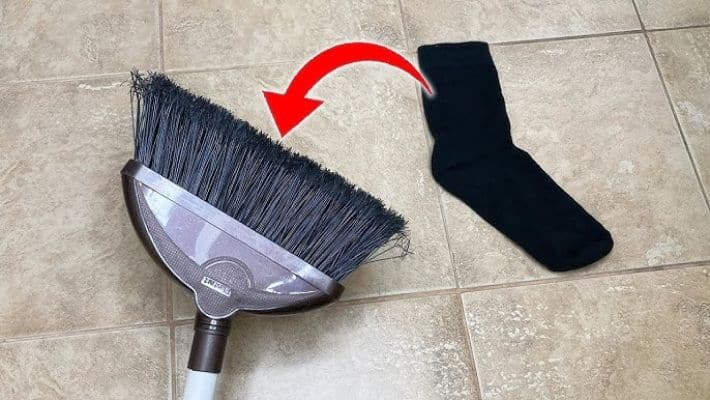 DIY Cleaning Tool: बेकार पड़े झाड़ू और पुराने मोजे से बनाएं काम की चीज ...