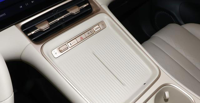 进军家用SUV市场，五菱星光S实车，可选插混纯电，轴距2800mm