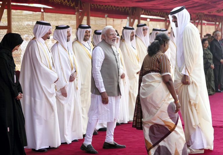 PM Modi welcomes Amir of Qatar at Hyderabad House