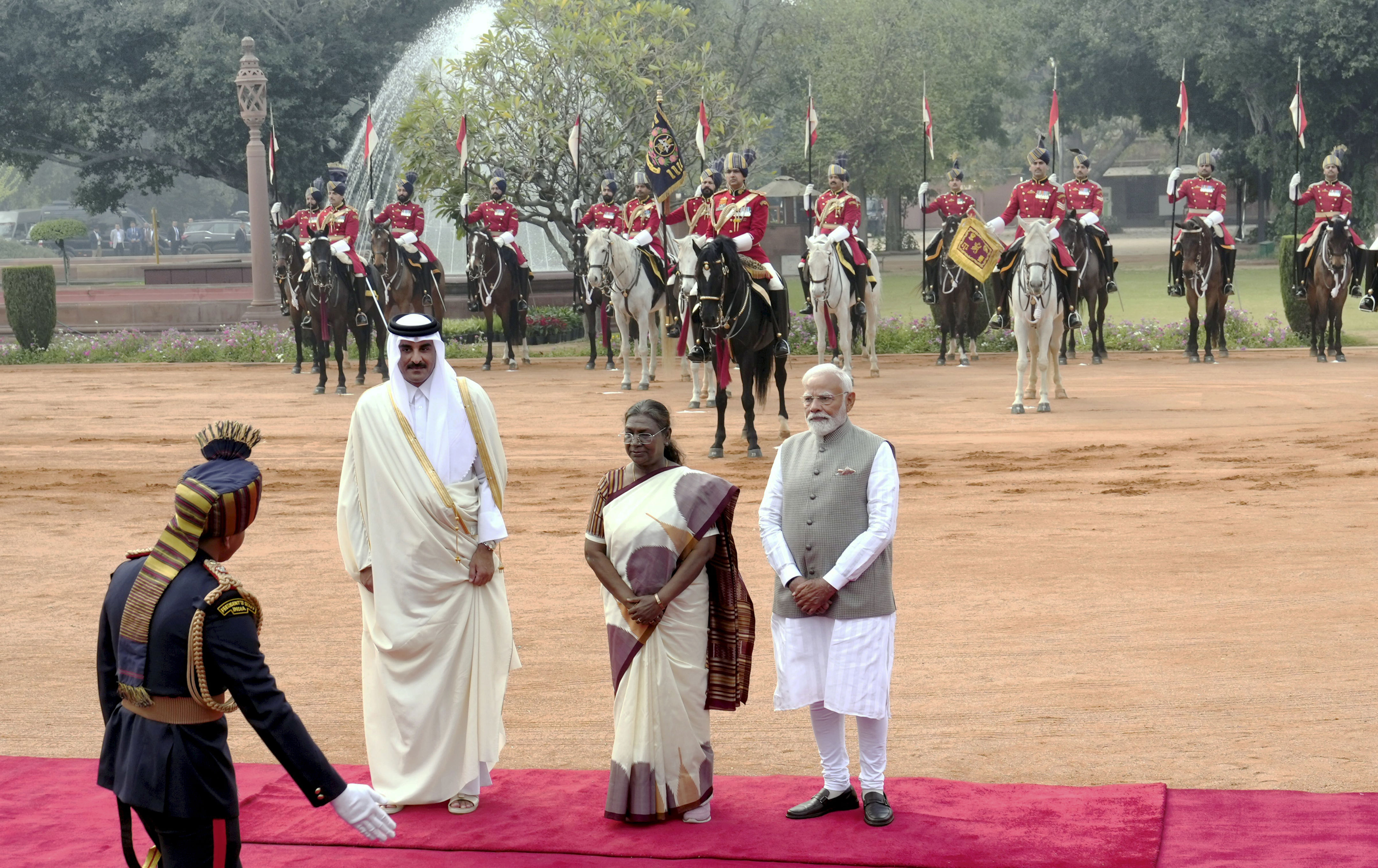 PM Modi welcomes Amir of Qatar at Hyderabad House