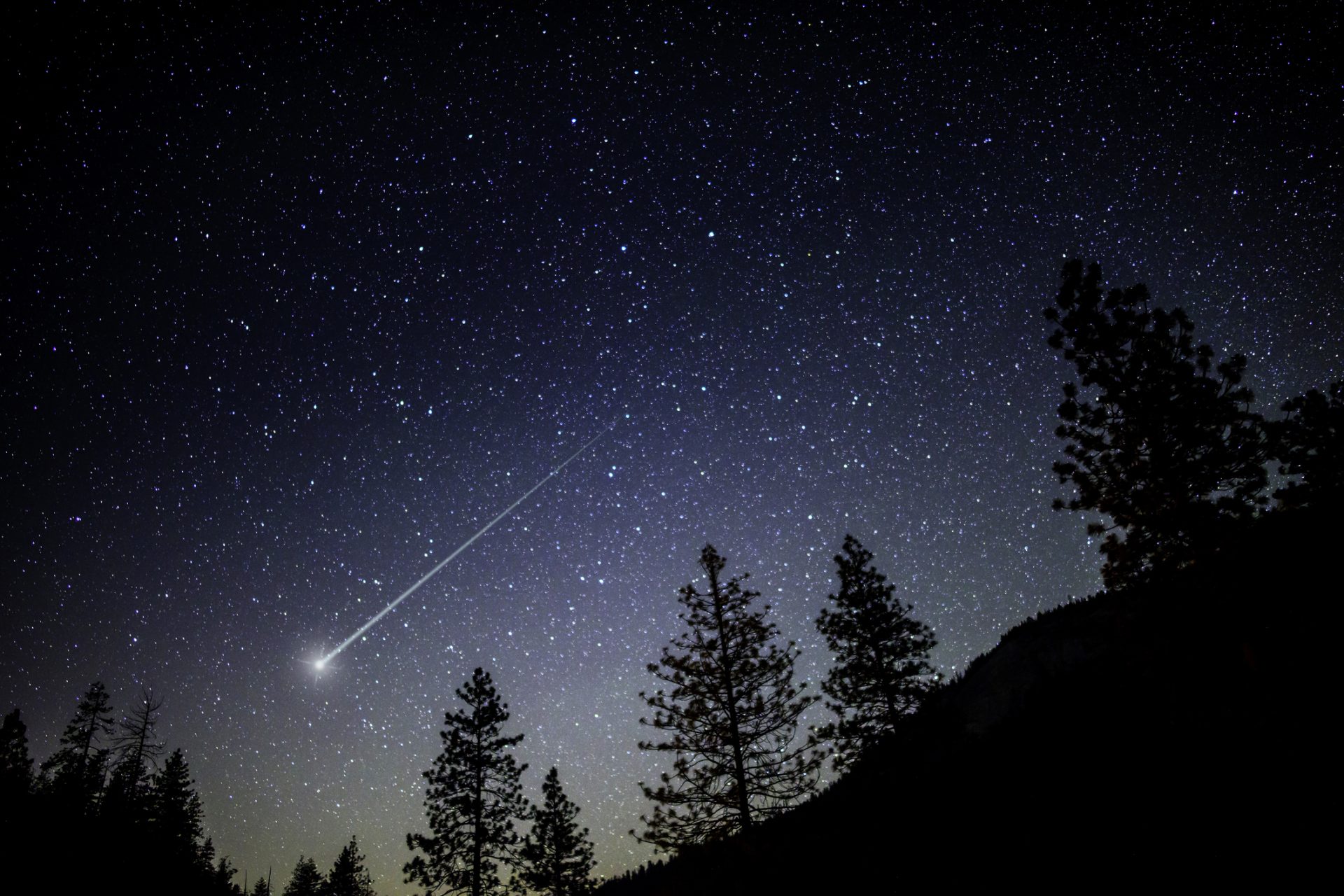 Rare phenomenon: planets align and create a show in the night sky