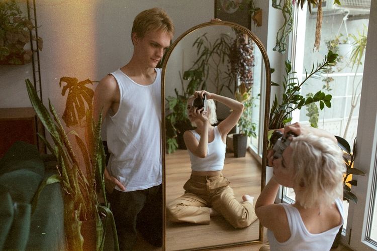 Orang-orang yang Suka Memfoto Pasangan Saat Ngedate, Biasanya Punya 7 ...