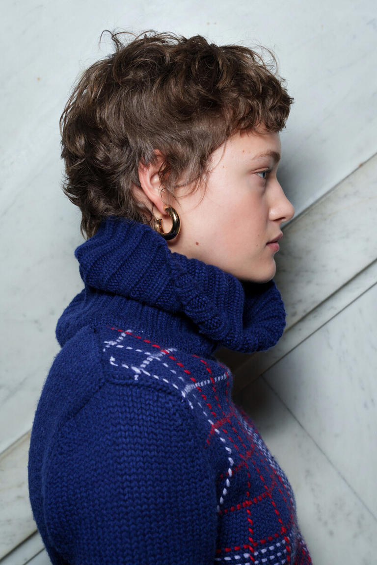 Christy Cut: il taglio corto (e riccio) più amato ora