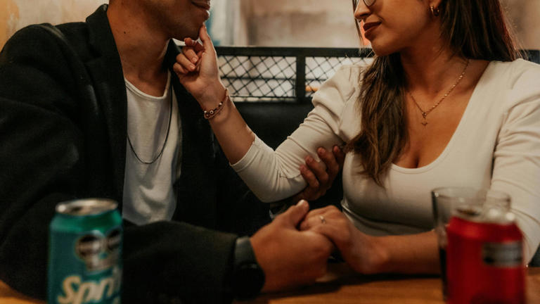 10 Pertanyaan Deep Talk dengan Pasangan