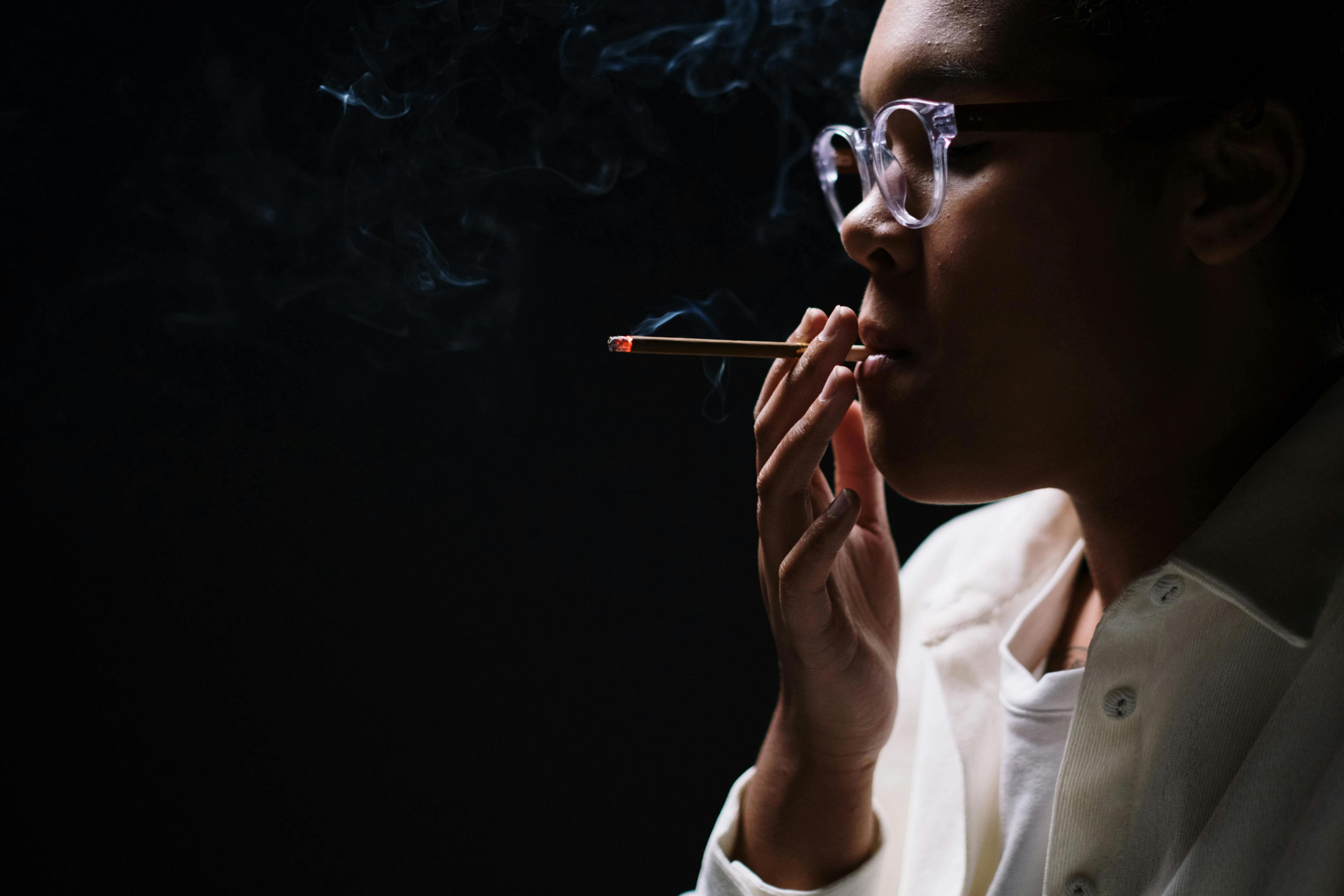 5 common bad habits that secretly harm your health 5 common bad habits that secretly harm your health