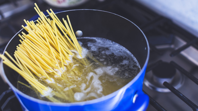 Why Using A Small Pot May Be The Worst Way To Cook Pasta