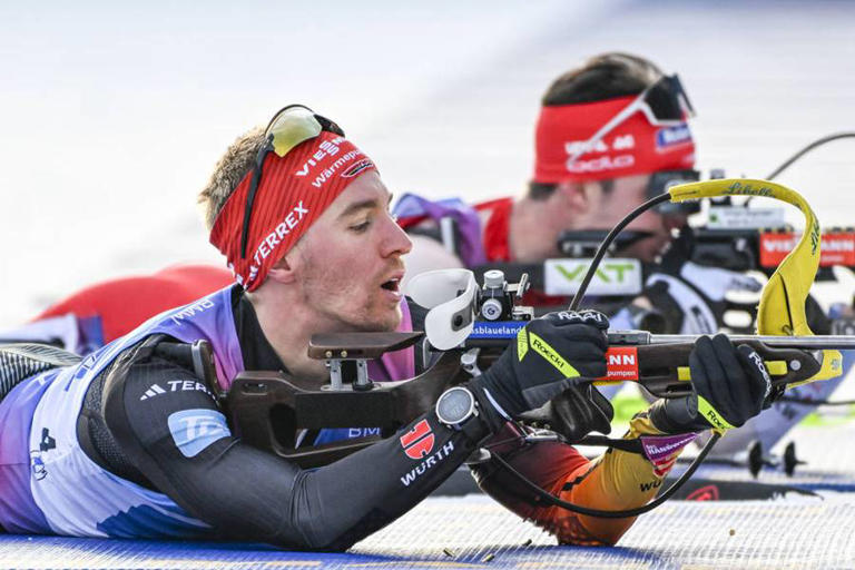 Chicago Blackhawks young forward benched in second period during Sunday ...