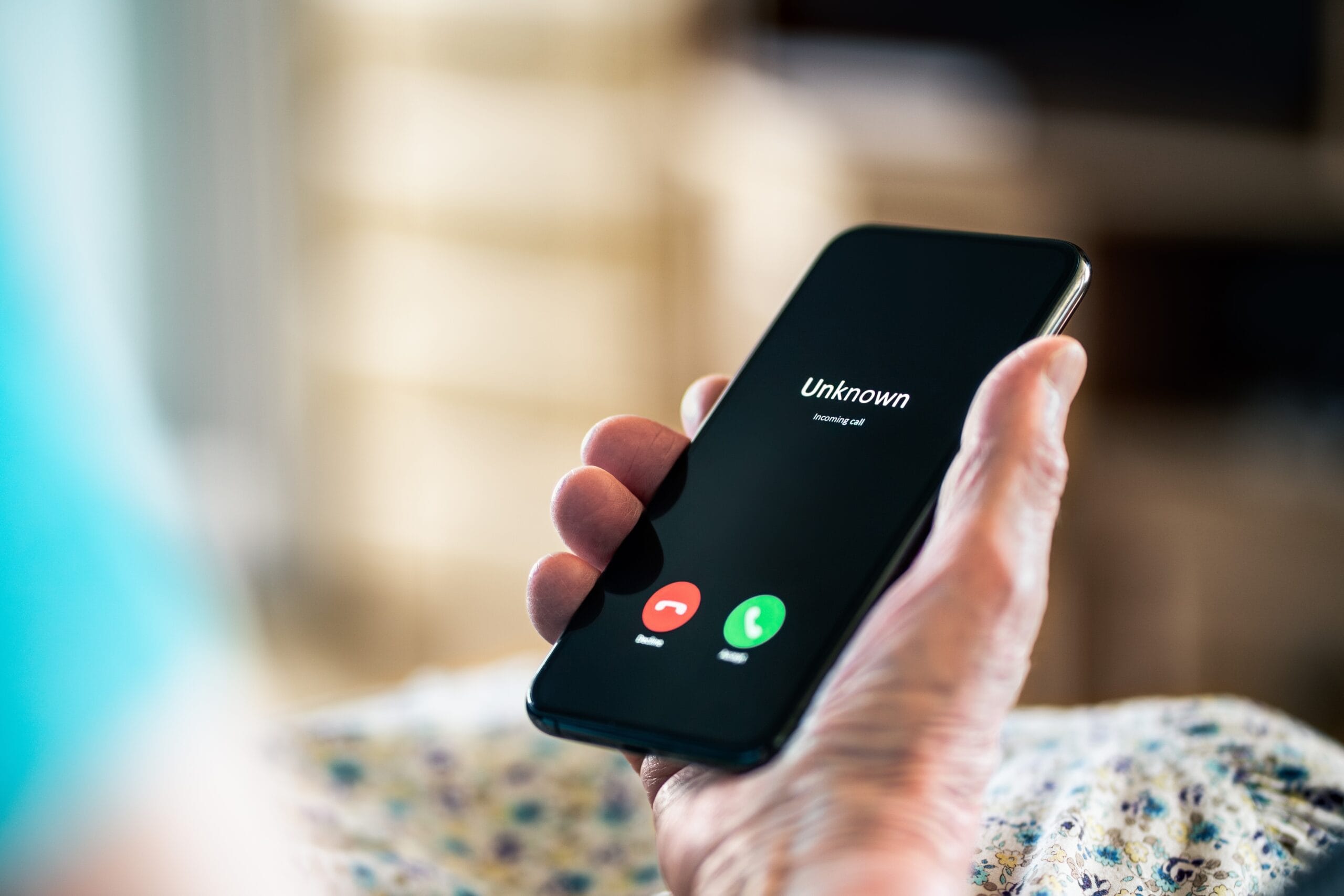 Największy błąd, jaki możesz popełnić, gdy dzwoni nieznany numer ...