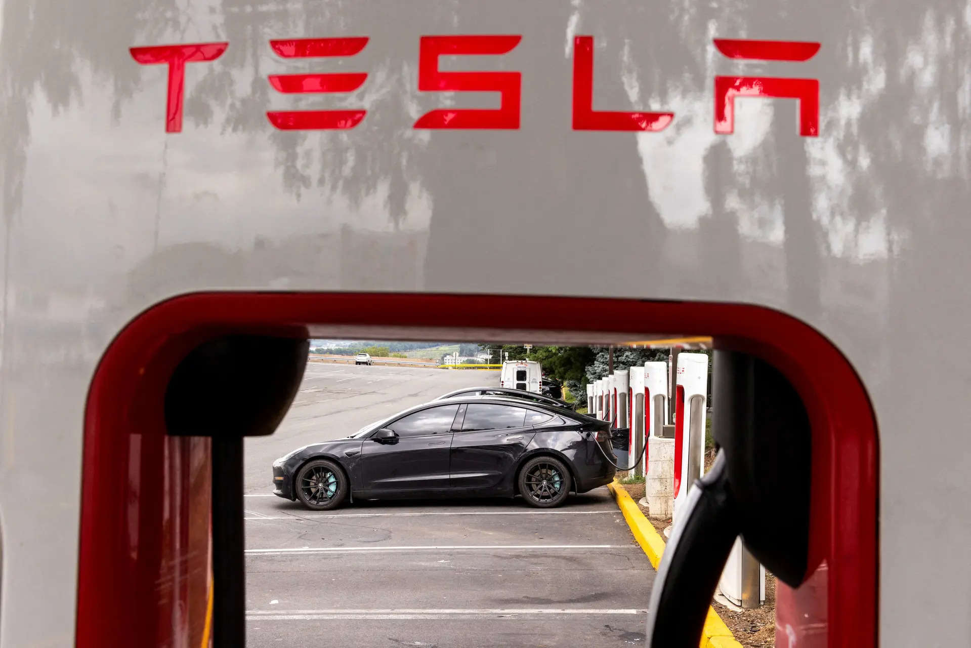 Tesla picks showroom sites in New Delhi, Mumbai to start India sales ...