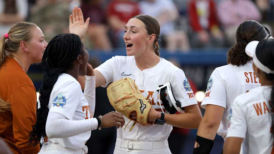 Texas Softball's Teagan Kavan Earns SEC Weekly Honor