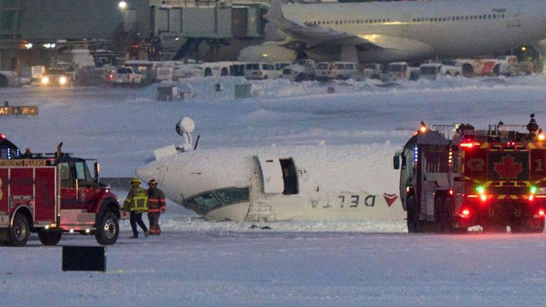 Why did a plane crash in Toronto, and how did everyone survive?