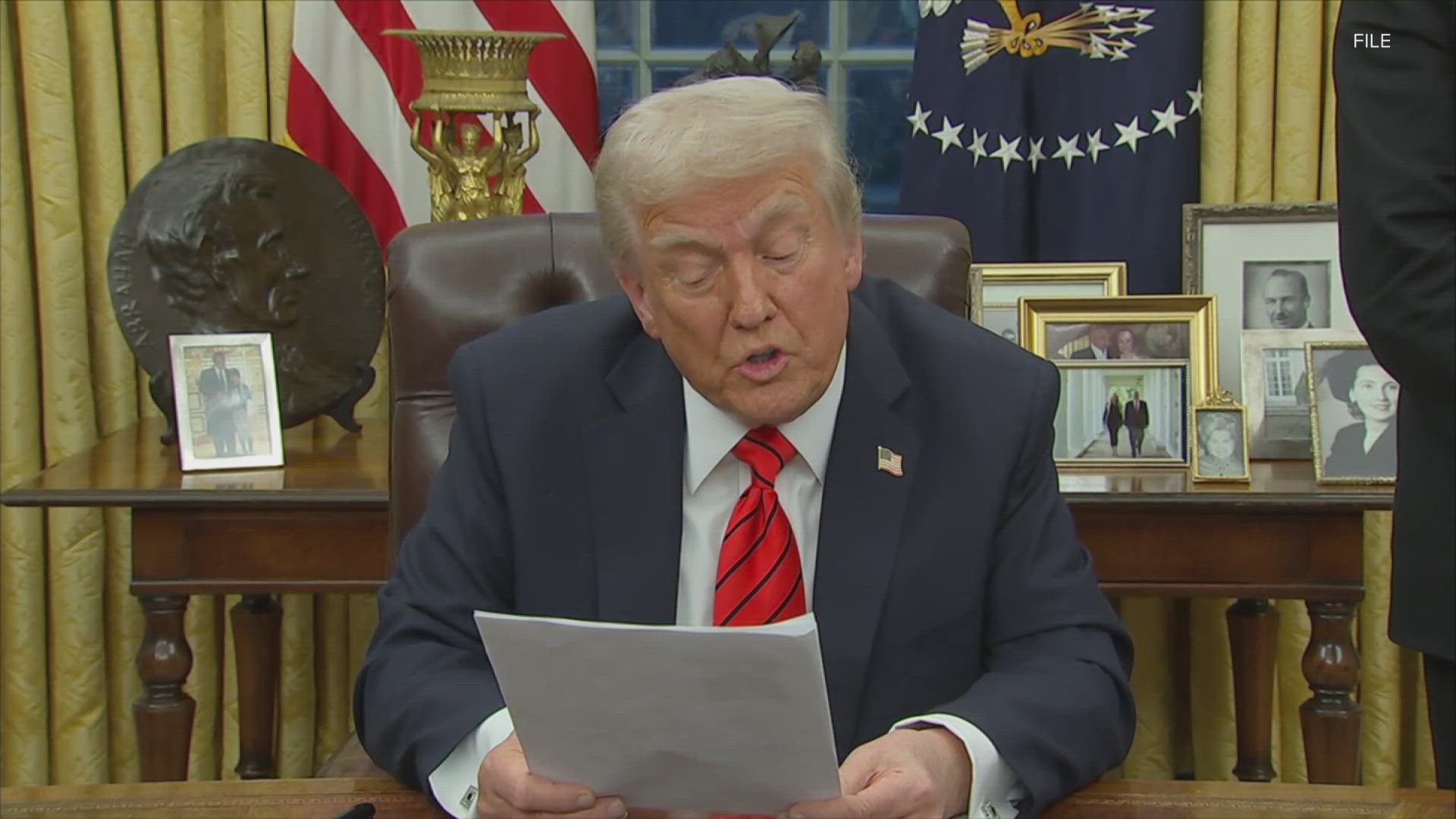 Trump administration fires hundreds of air traffic controllers