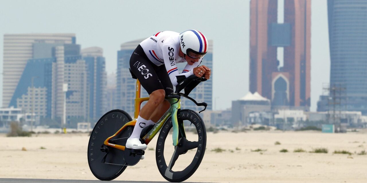 Joshua Tarling blaast tegenstand weg in tijdrit UAE Tour en slaat ...