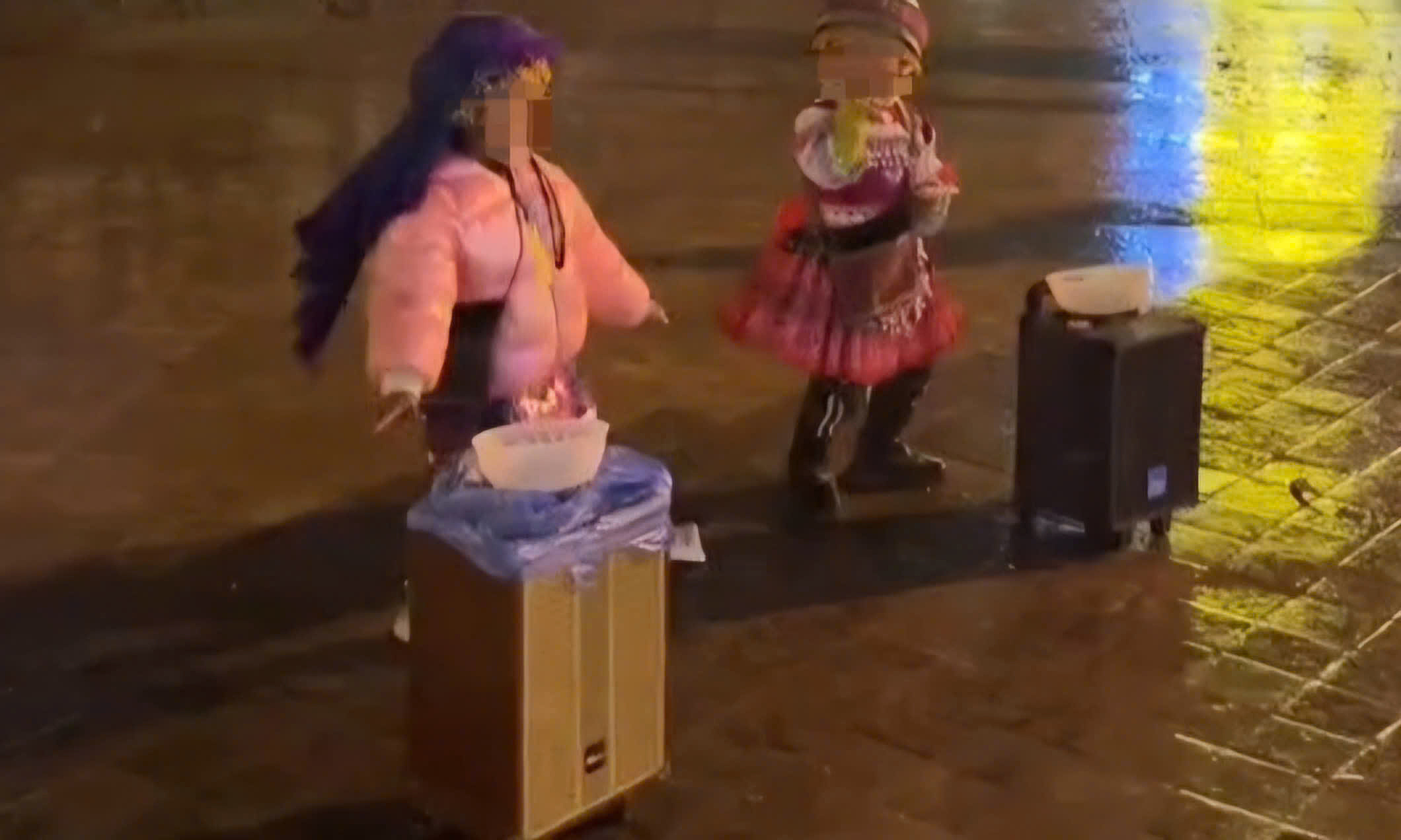 Children perform provocative dances for alms in Sa Pa