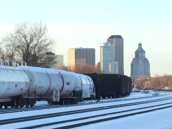 Crews respond to train derailment in Hartford