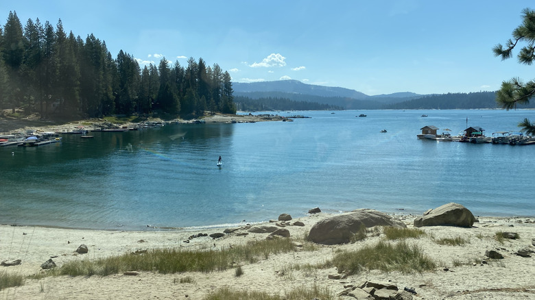 California's 'Mini Lake Tahoe' Is An Underrated Mountain Town Without ...