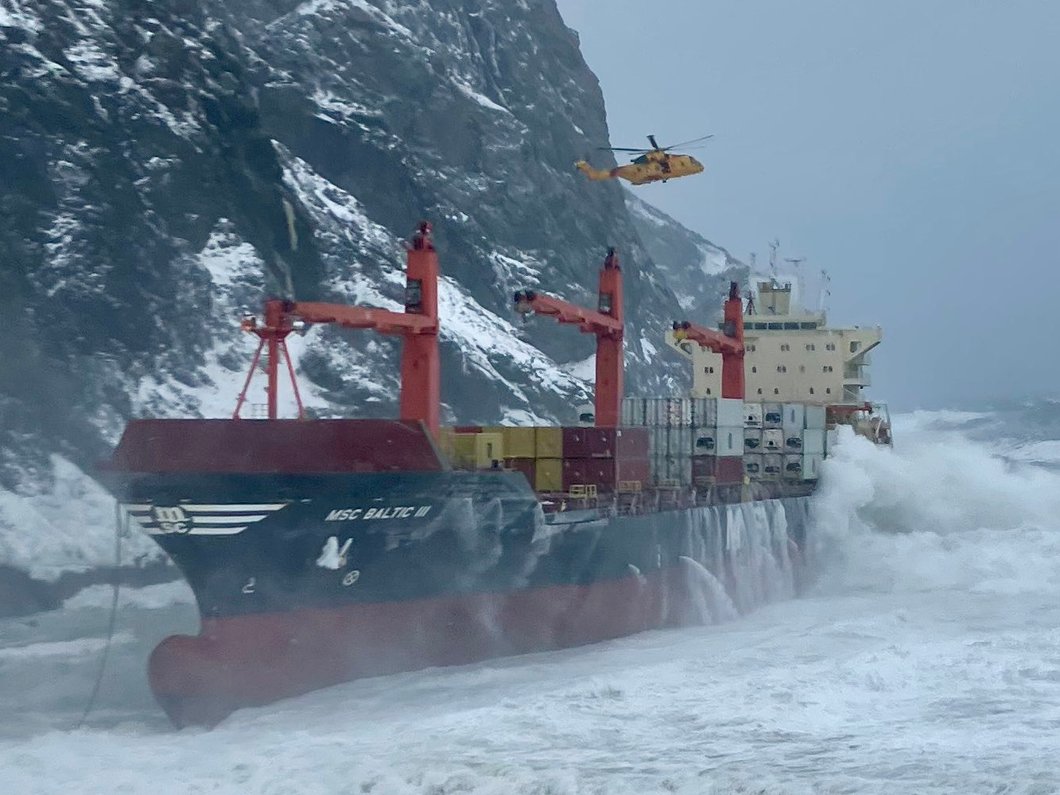 Giant freighter runs aground in storm - helicopter rescues crew