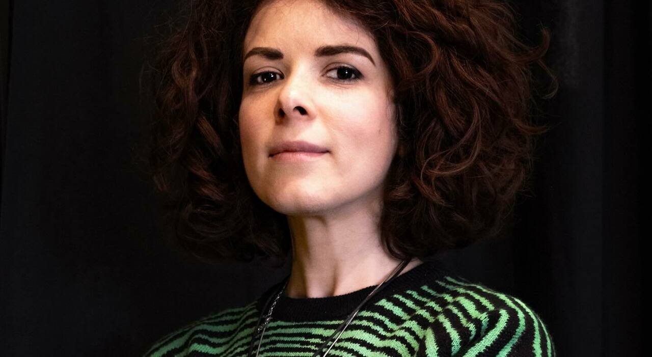 Rita Zunno, la prima mostra dell'autrice del logo di Napoli 2500