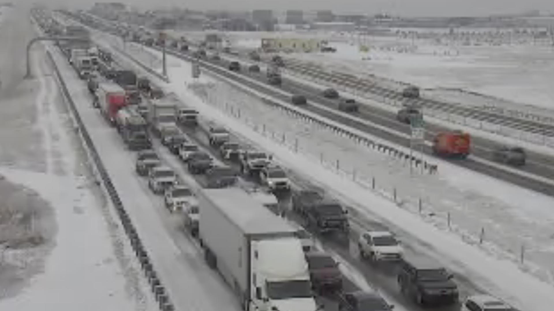 Multiple-vehicle crash closes northbound Interstate 25 Multiple-vehicle crash closes northbound Interstate 25