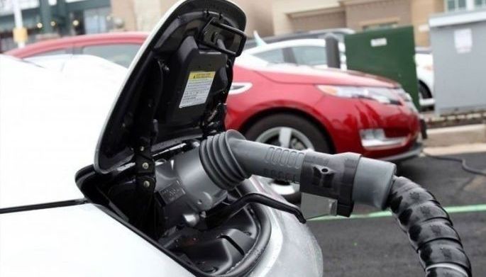 Insurers work on EV insurance guide rates