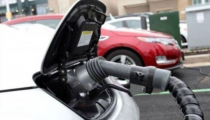 Insurers work on EV insurance guide rates