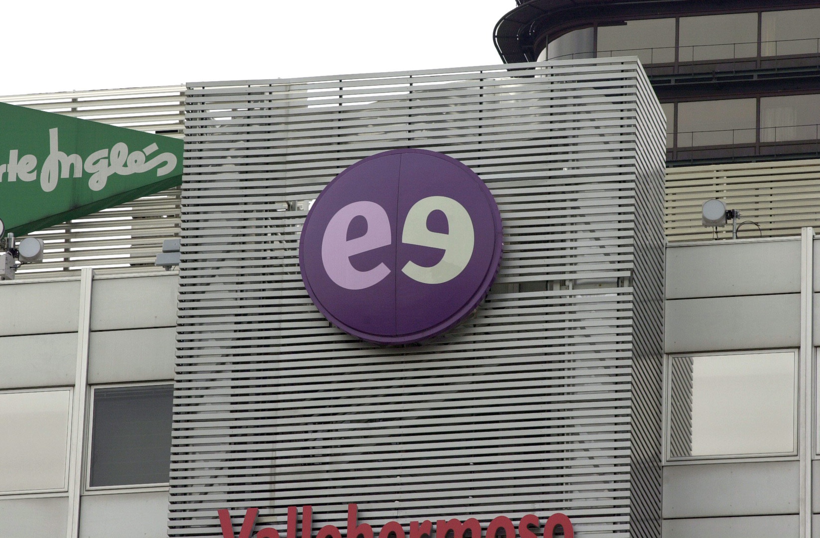 Cellnex plantea un ERE para 250 personas en sus filiales Tradia y ...