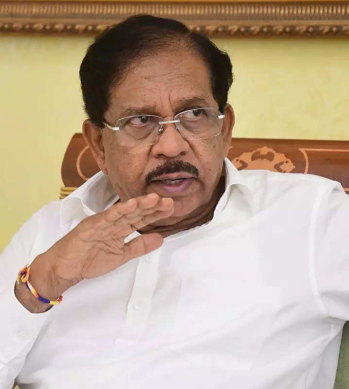 Consult MLAs before CM change, Parameshwara tells high command
