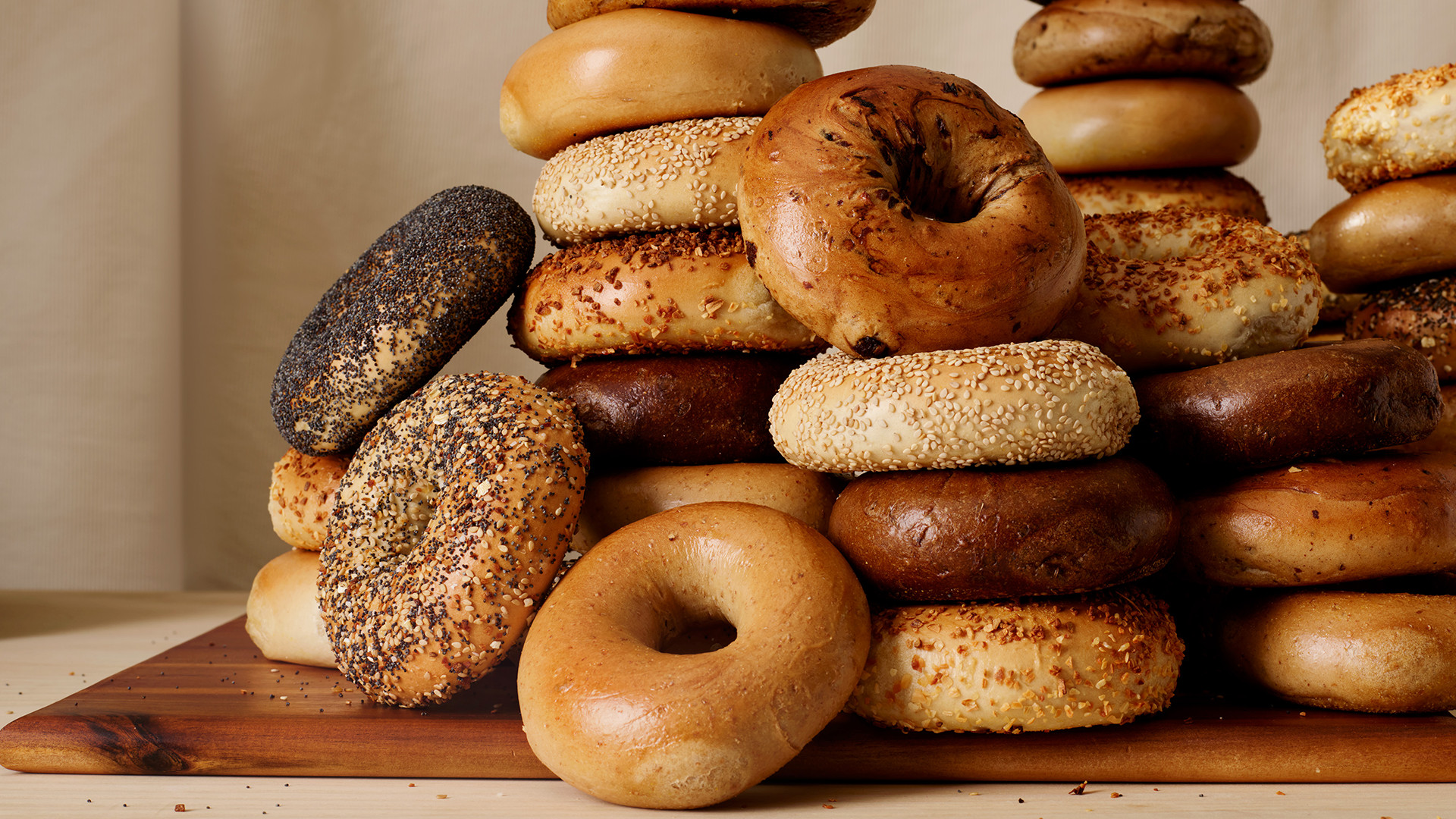 A Legendary New York City Bagel Shop Popularized in ‘Seinfeld’ and ‘Sex ...