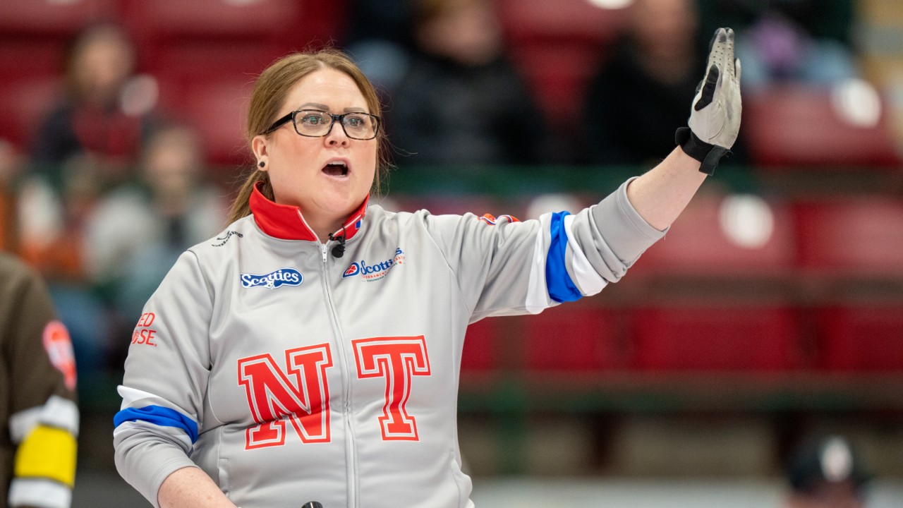 Galusha upsets Einarson in extra end at Scotties Tournament of Hearts