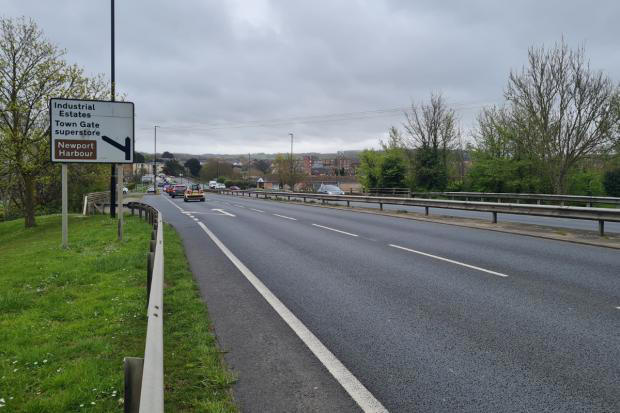 Drivers warned to expect dual carriageway delays during gas repairs Drivers warned to expect dual carriageway delays during gas repairs