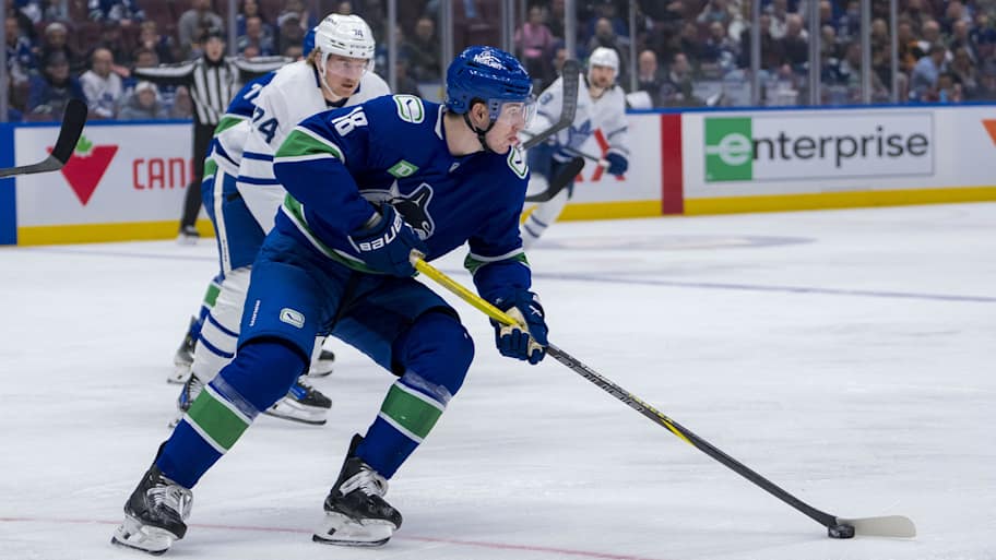 Canucks Extend Newly Acquired Forward