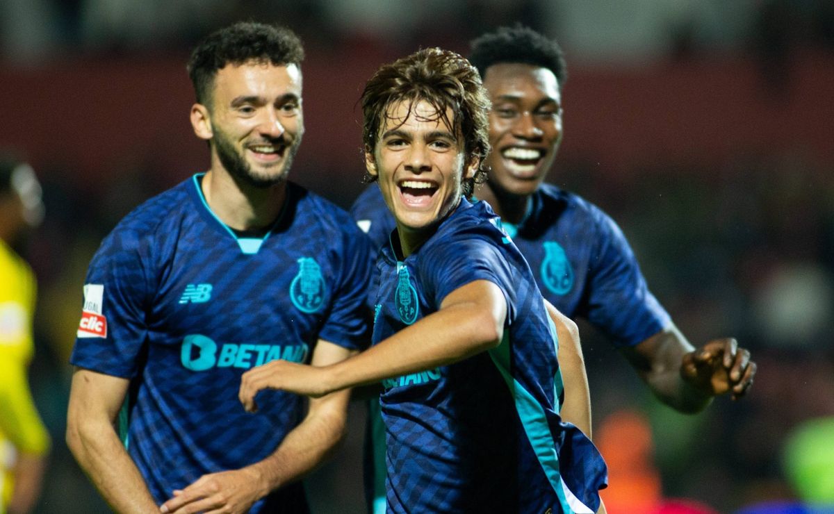 AVS 0 x 5 FC Porto: Samu faz hat-trick em 14 minutos e lidera goleada ...