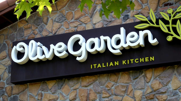 The Biggest Mistakes People Make When Ordering At Olive Garden