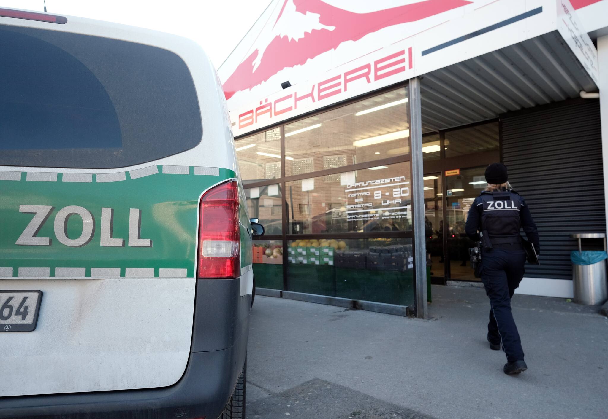 Großeinsatz in der Blumen- und Alexanderstraße: Polizei, Zoll und ...