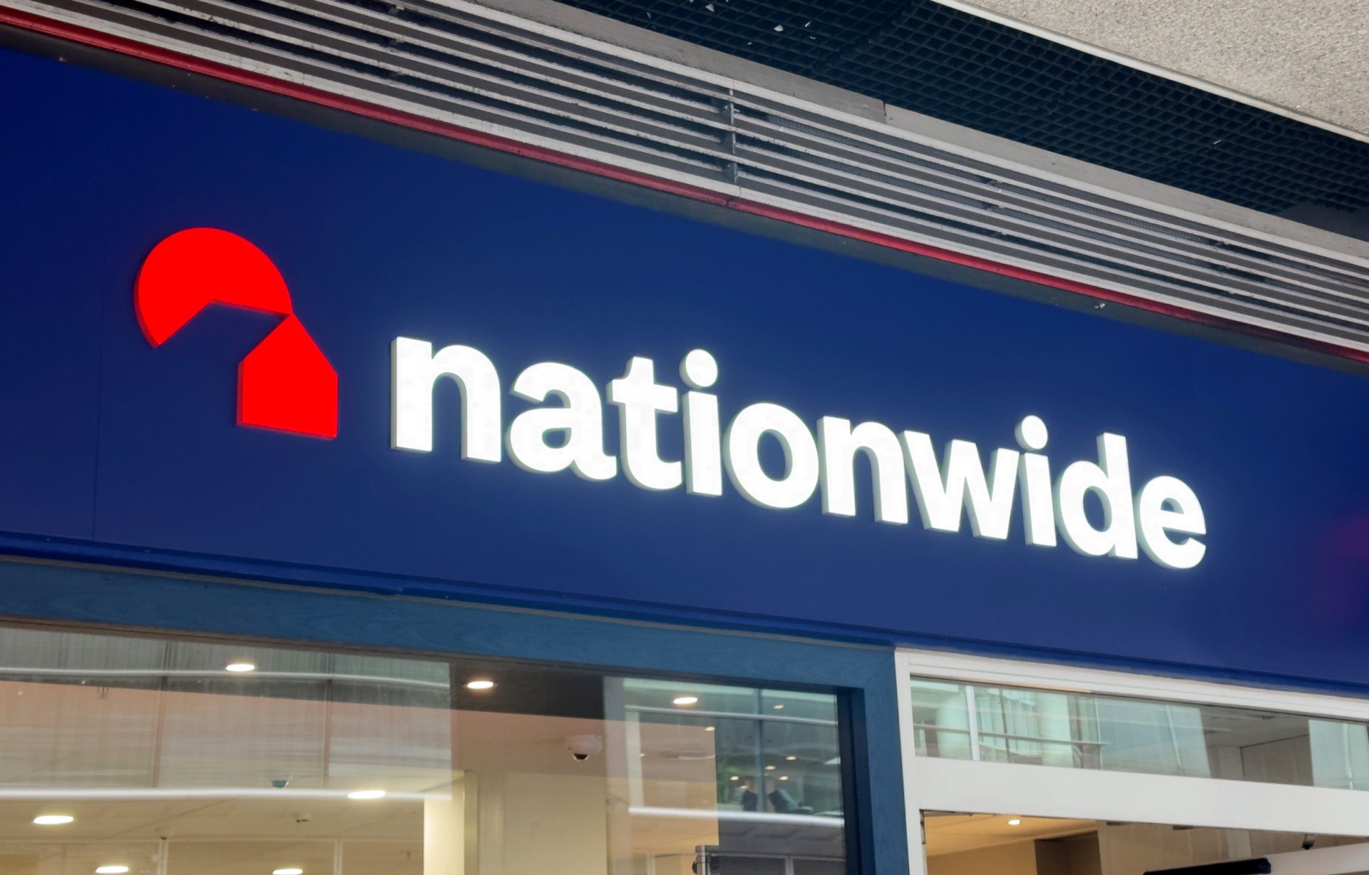 Nationwide banking app goes down with customers 'unable to pay for ...