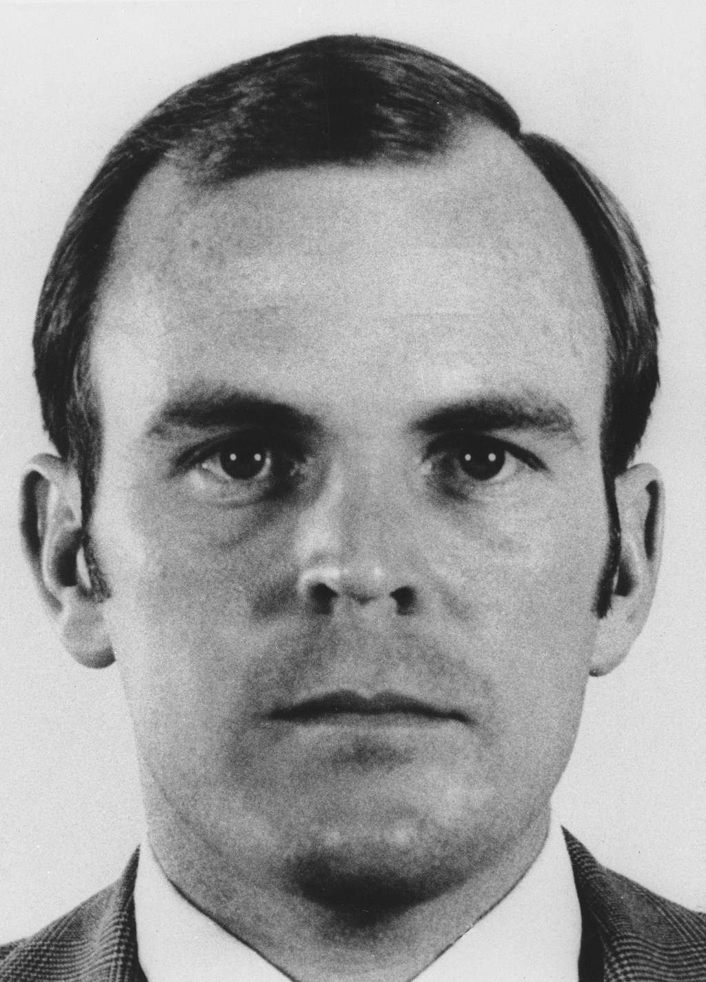 Leonard Peltier to be freed from prison following sentence commutation ...