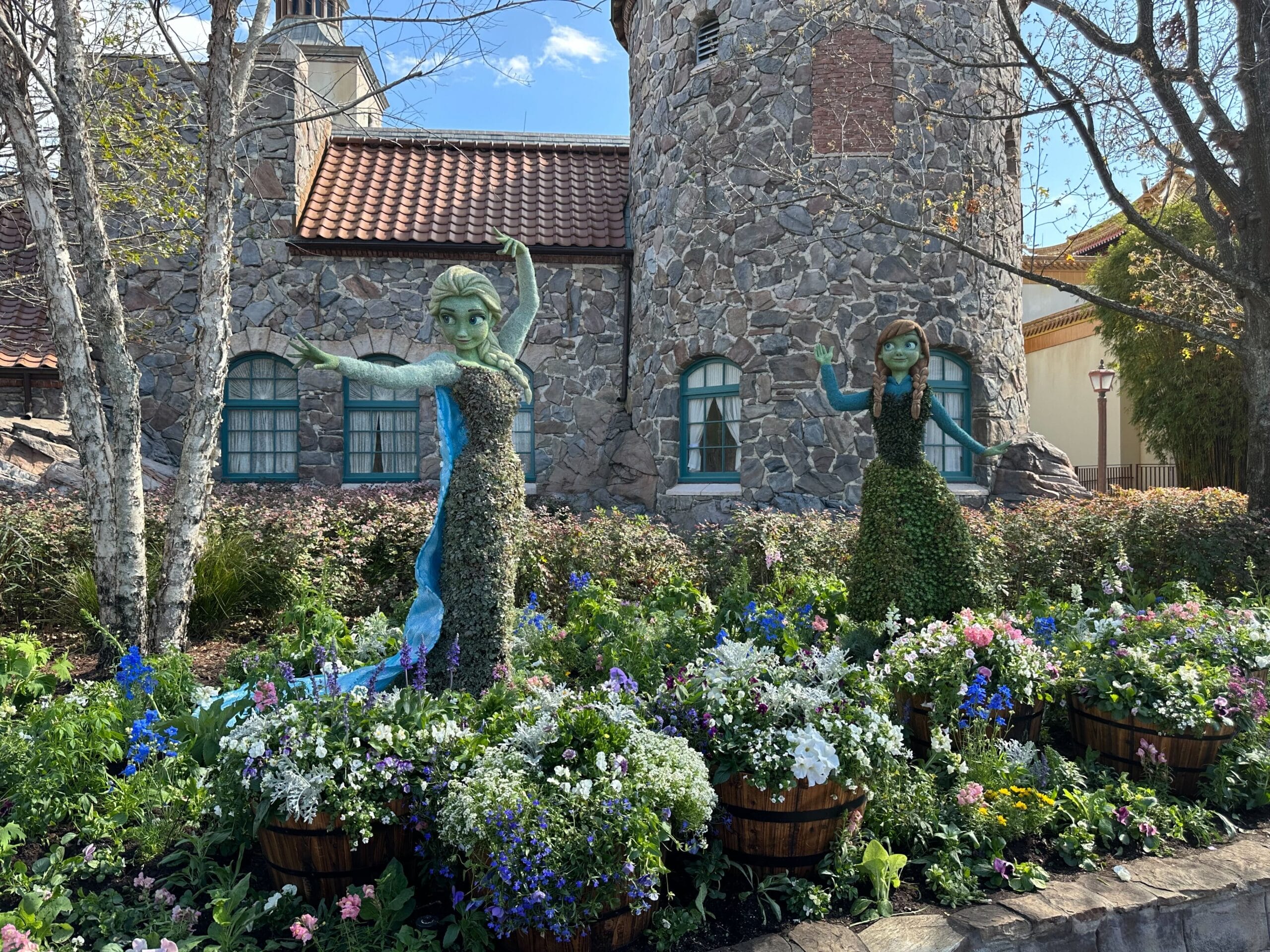 Elsa Topiary Gets a New Cape, More Set Up for EPCOT International ...