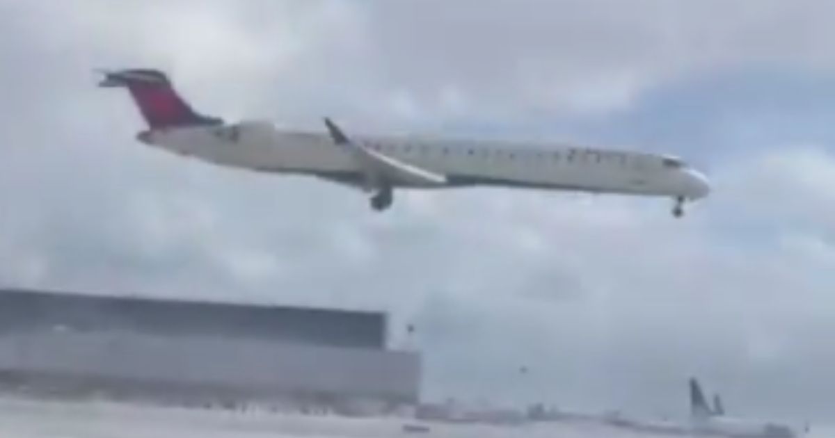 New Video Shows the Moment Delta Plane Flipped Upside Down and Burst ...