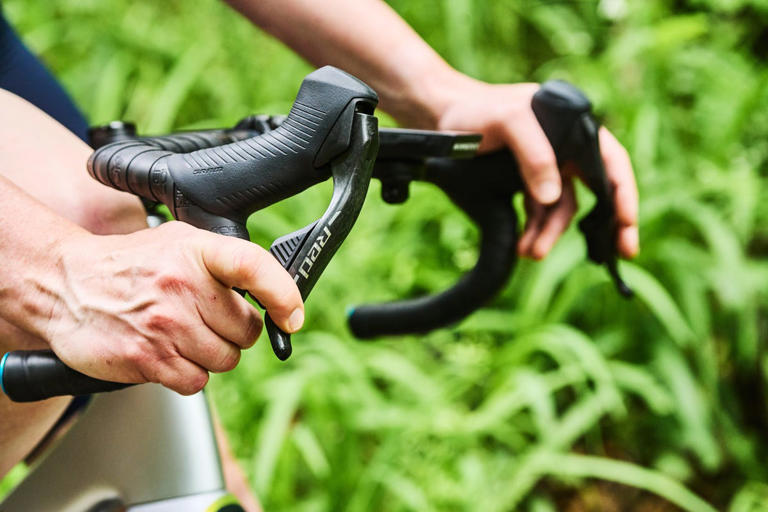 Our Experts Put SRAM’s New AXS Levers Through Real-World Rides. This Is ...