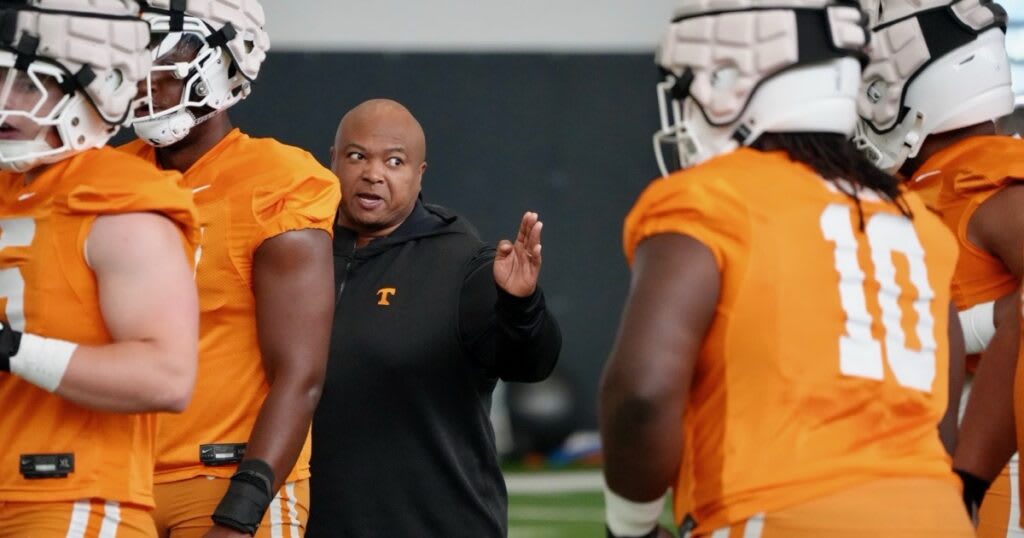 Tennessee promotes ‘Coach Chop’ to replace Mike Ekeler as OLB coach