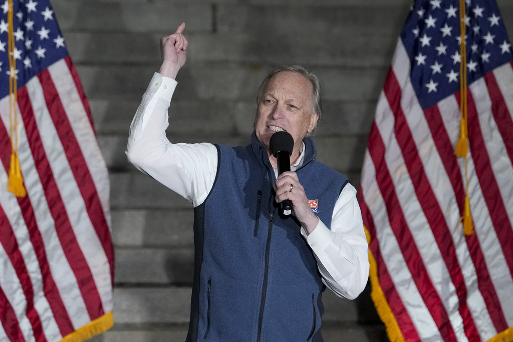 GOP primary for Arizona governor pits a billionaire developer against a ...