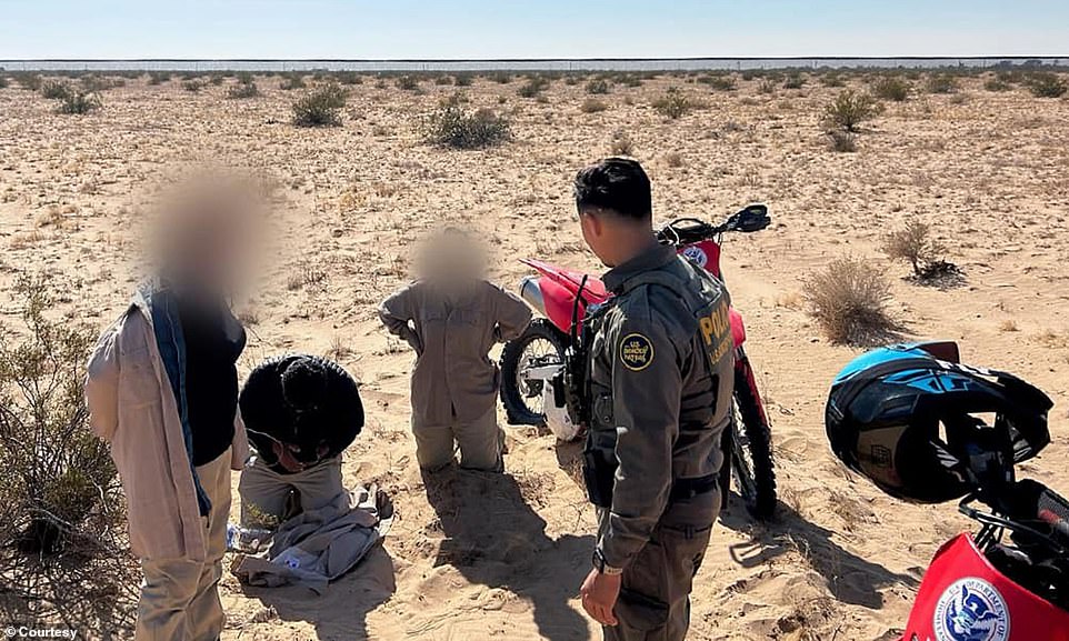 Migrant smugglers dressed as Border Patrol agents are captured
