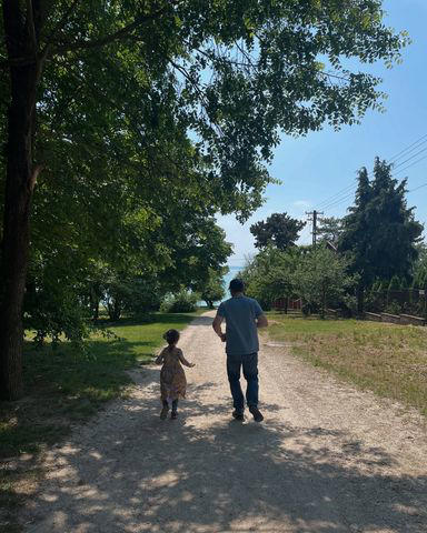 Melanie Lynskey Shares Sweet Tribute to Jason Ritter on His 45th ...