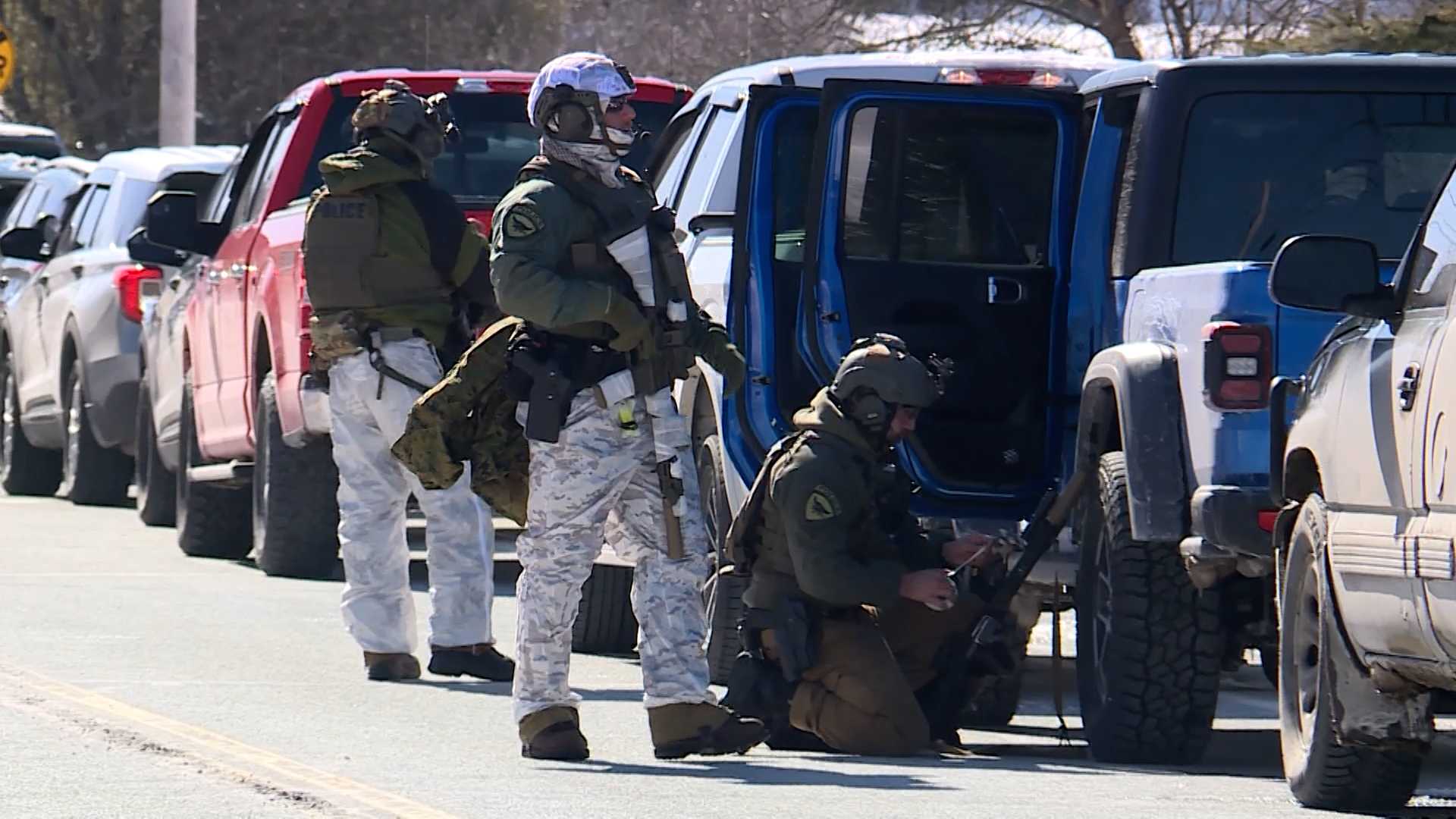 Man & his mother in custody after hourslong standoff in North Berwick