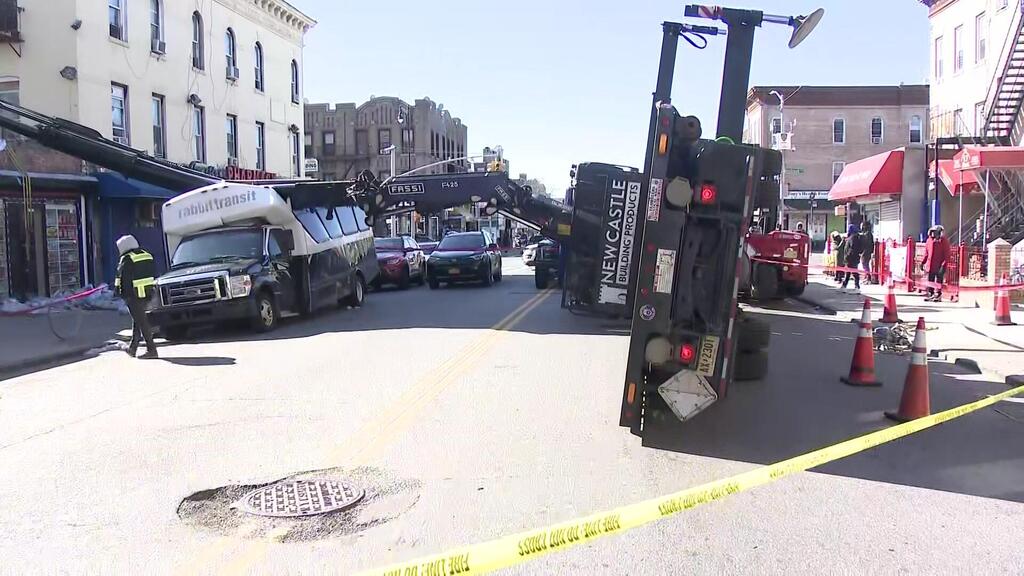 2 hurt after boom truck tips over in Brooklyn